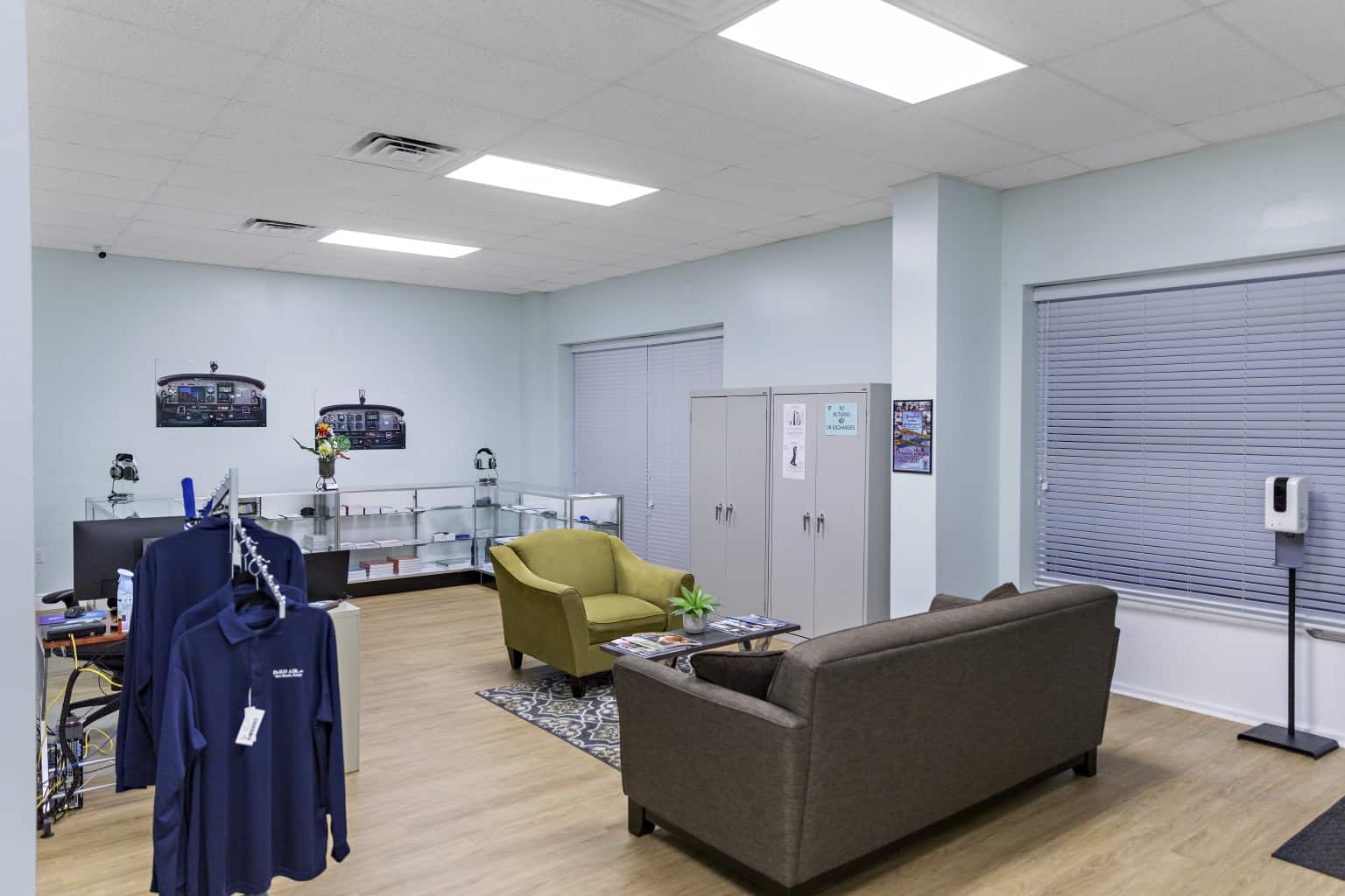 Pilots Shop & Aviation Supplies | Career Resource Store | Paris Air